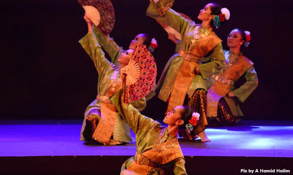 Exploring the Origins and Evolution of Zapin Dance - Jalur Gemilang ...